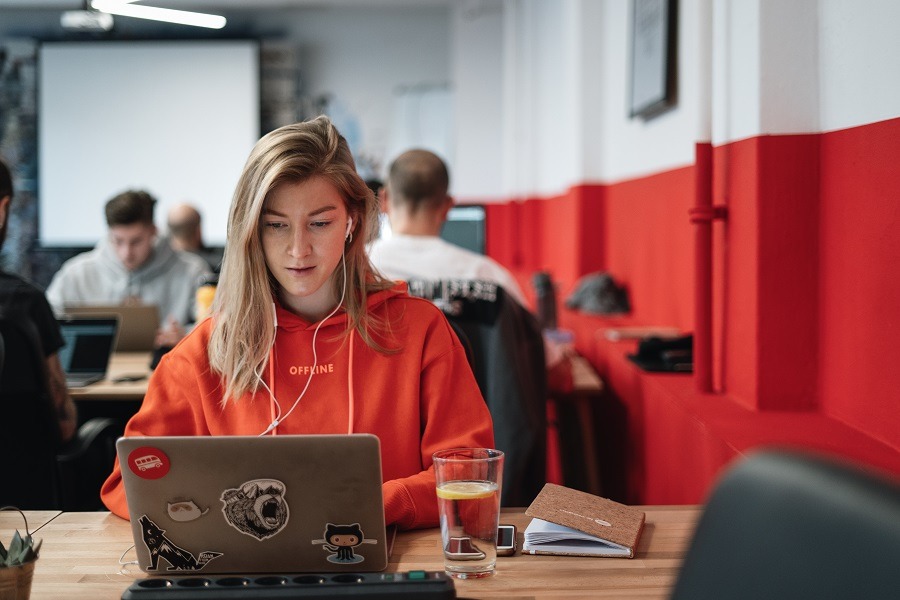 Mujeres programadoras: "Es ideal que el incentivo venga desde pequeñas ...